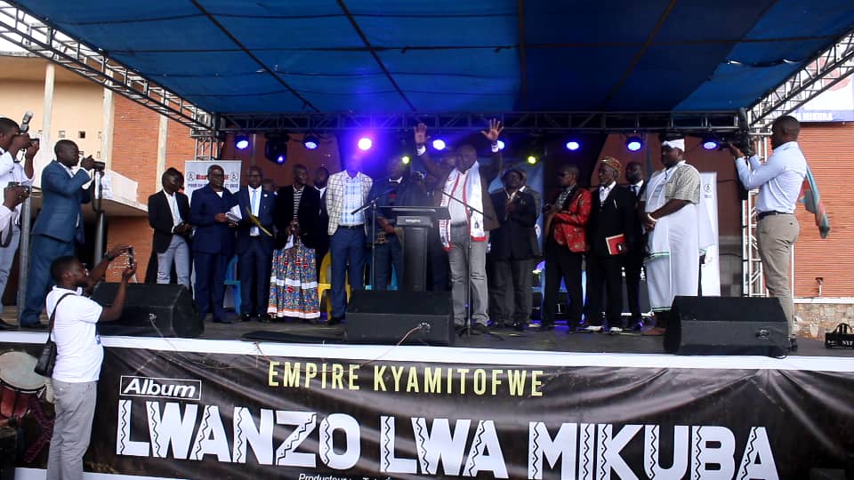 Lwanzo lwa Mikuba: Max Pande installé à la tête, pour paître les sanga ...